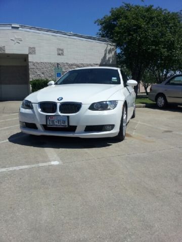'09 White BMW 328i Coupe
