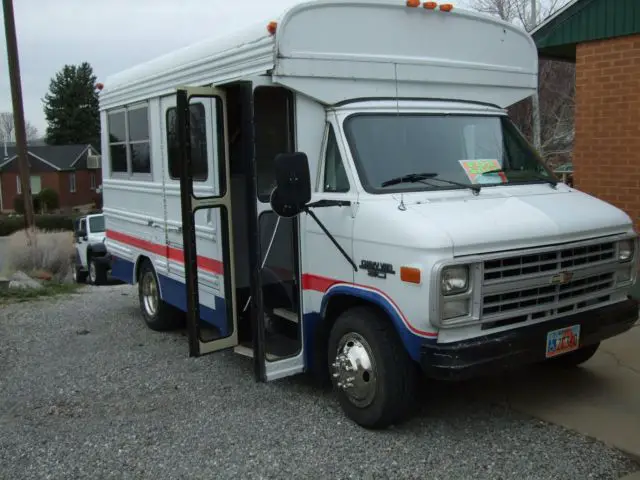 1991 Chev. G 30 one ton cutaway bus