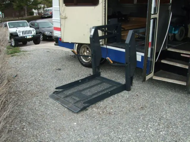 1991 Chev. G 30 one ton cutaway bus