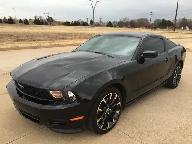 2012 Ford V6 Premium-LOADED -THIS PONY IS READY TO RUN