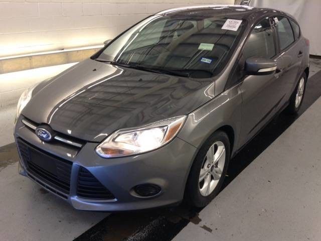 2014 Ford SE - HATCHBACK CLEAN CAR!