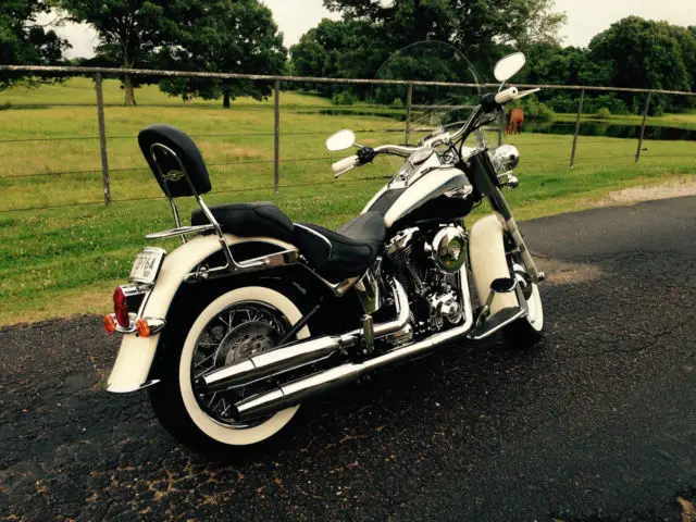 Harley Davidson Heritage Softail Deluxe-Stunning Color Combo-