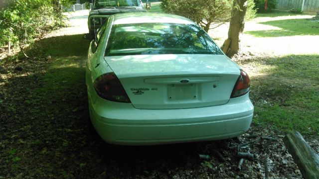 White 2004 Ford Taurus, New Tires