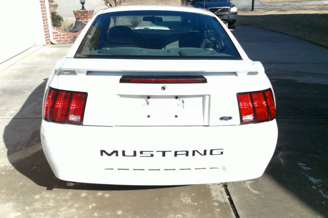 White 40th Anniversary Deluxe Mustang with Bluetooth Calling